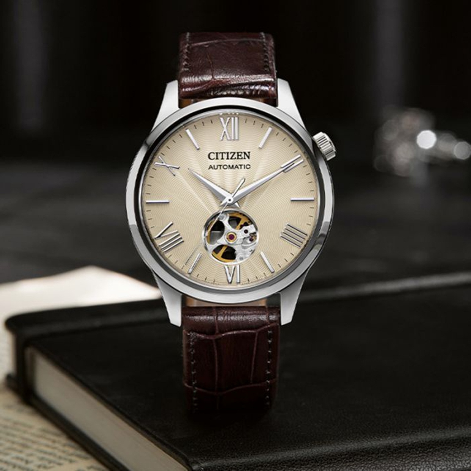 Citizen NH9130-84A: Đồng hồ cơ Automatic với vị trí lộ tim và núm chỉnh ...