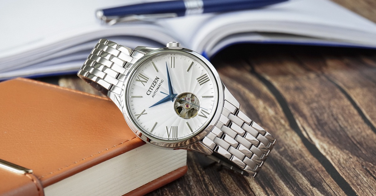 Citizen NH9130-84A: Đồng hồ cơ Automatic với vị trí lộ tim và núm chỉnh ...
